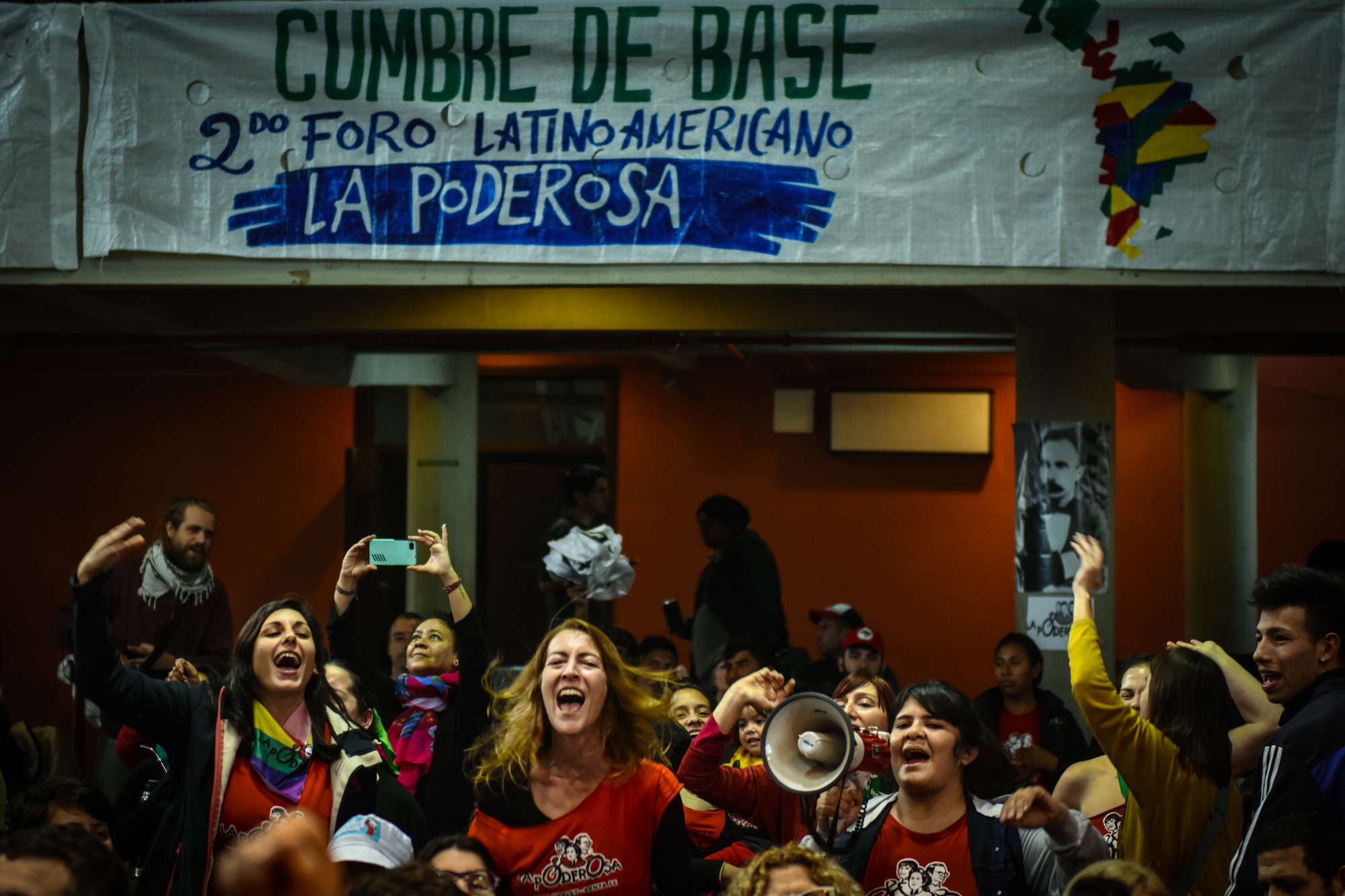 La sorprendente aventura popular de La Poderosa - Pausa